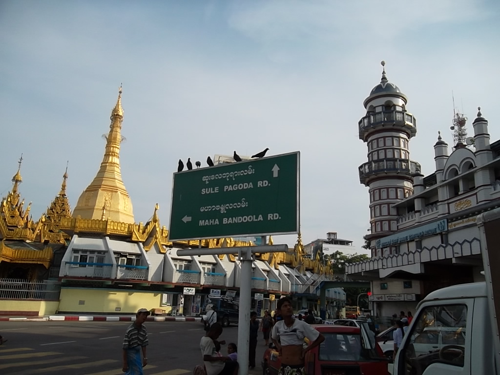 Mosques in Myanmar and.......: Mosque near Sule Pagoda in Rangoon