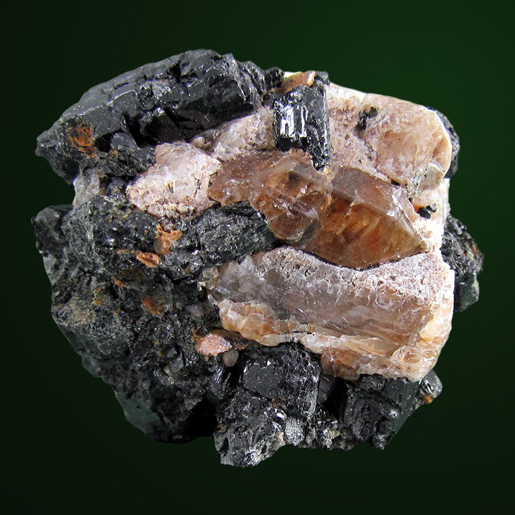 Les minéraux - Québec: Maniwaki - Quartz incrusté dans une orthoclase