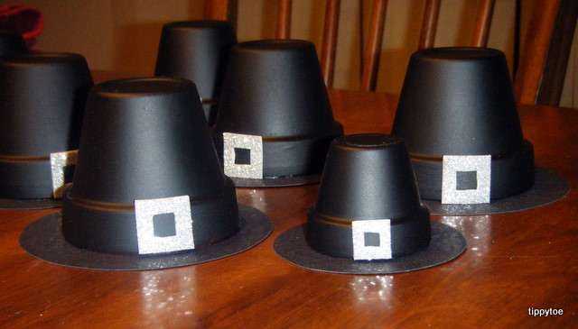 Tippytoe Crafts: YAH: Clay Pot Pilgrim Hats