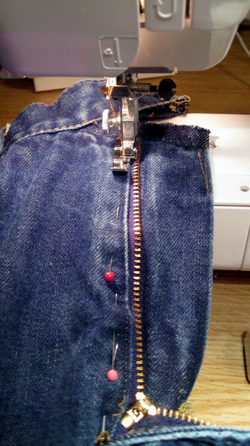 Beth Stone Studio: {Home} DIY: How to Fix a Broken Zipper