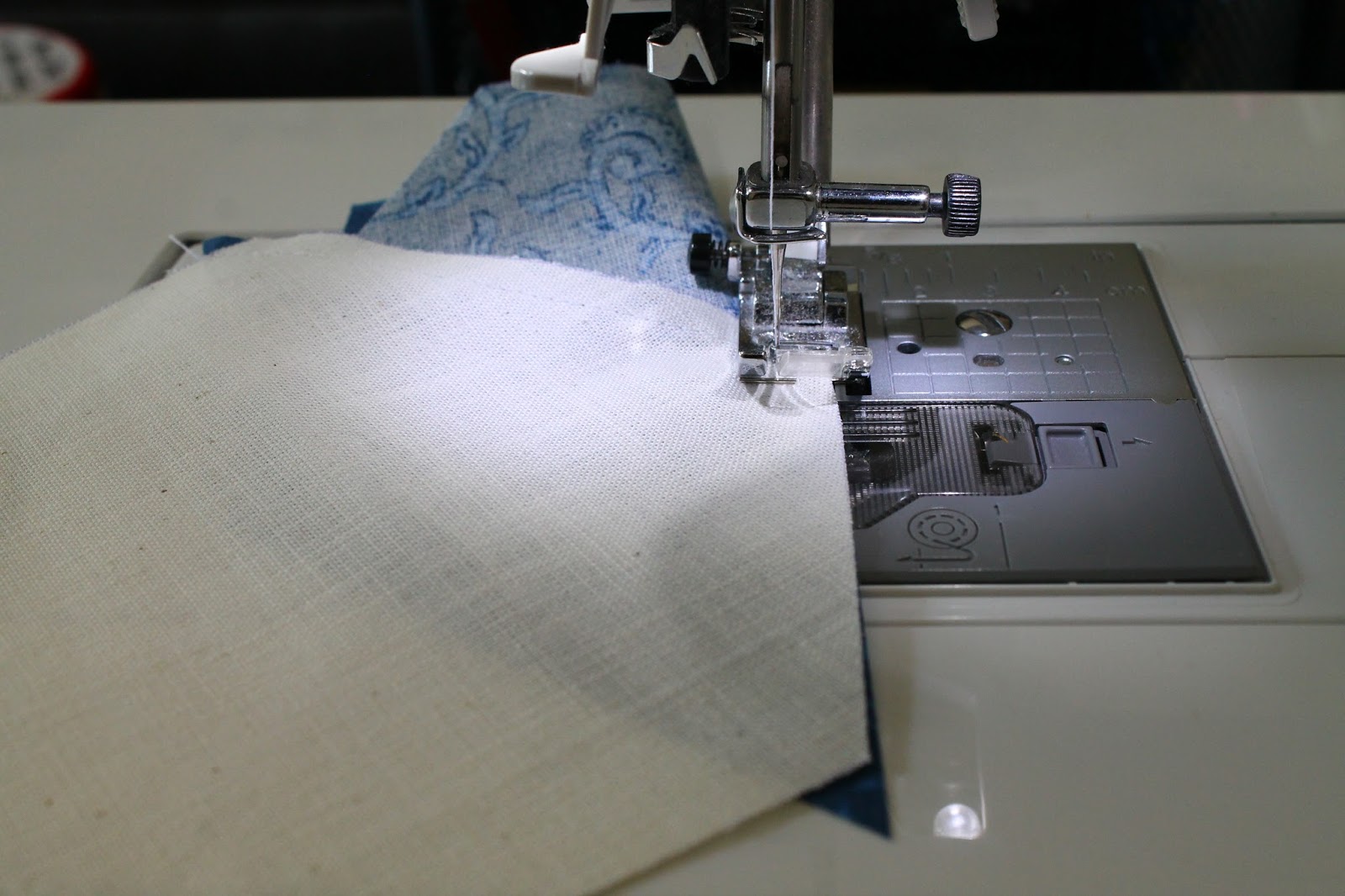 Straight Eight Sewing: Lots of Pockets Apron Tutorial -- Part 2