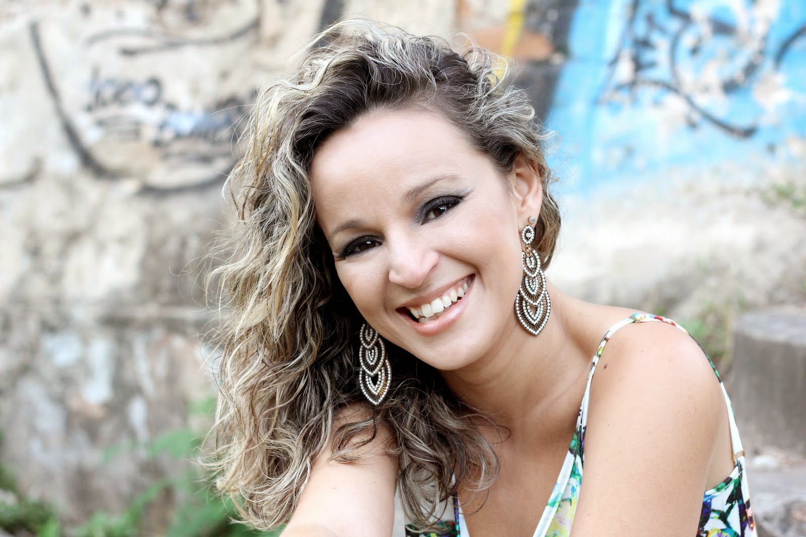 OPINIÃO TRIUNFO: ANDREZZA FORMIGA LANÇA NOVO ÁLBUM - "E TOME FORRÓ MEU ...