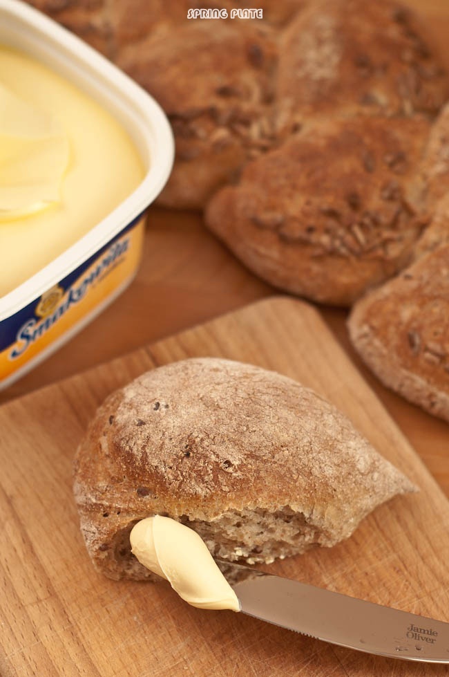 Spring Plate: EPI ROLLSBUŁECZKI RAZOWE Z ZIARNAMI