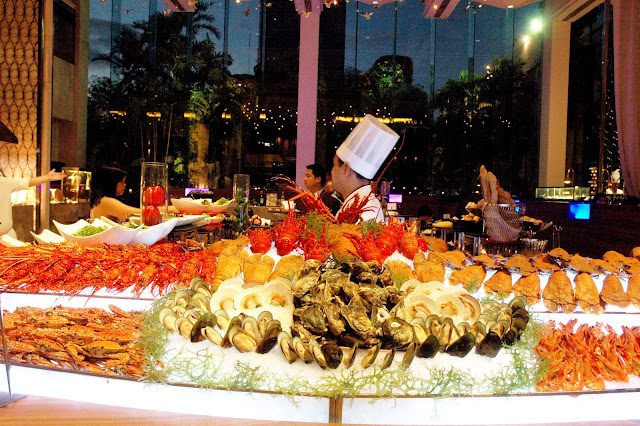 DUDE FOR FOOD: Awesome Lobster Buffet at Diamond Hotel's Corniche