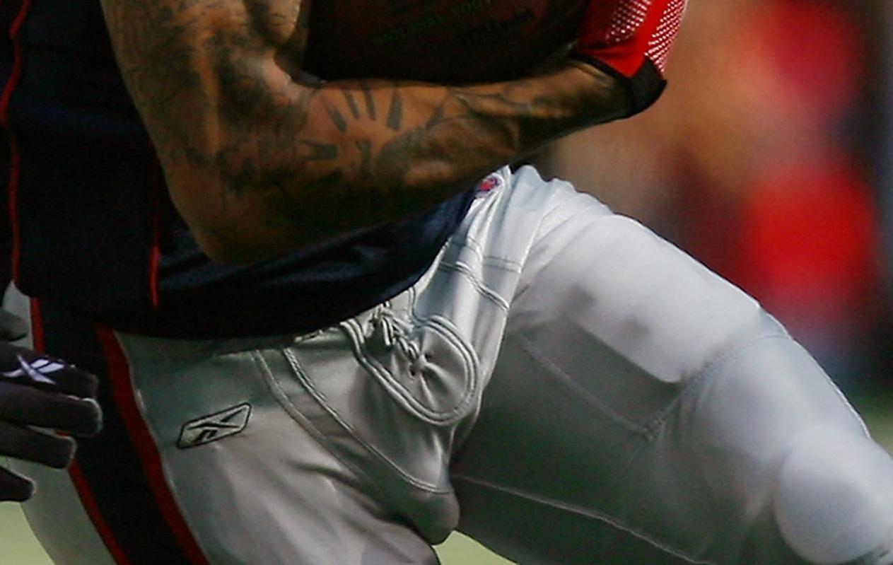 Pearles Of Wisdom Aaron Hernandez Of The New England Patriots