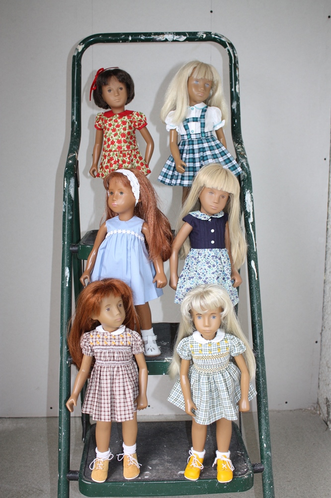 Sasha Village: FRIDAY SASHA STEPS OF FASHION