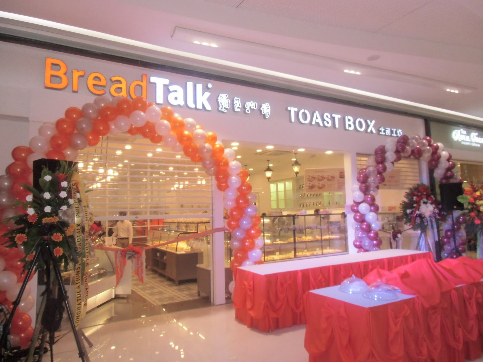 Fun Food Fights: BreadTalk and Toast Box Opens at SM Aura Premier