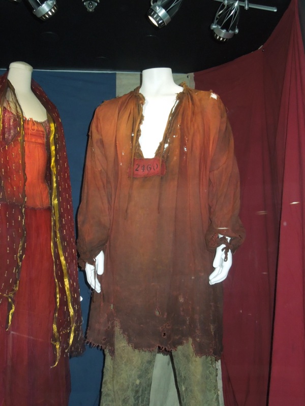 Hollywood Movie Costumes and Props: Hugh Jackman and Anne Hathaway's ...