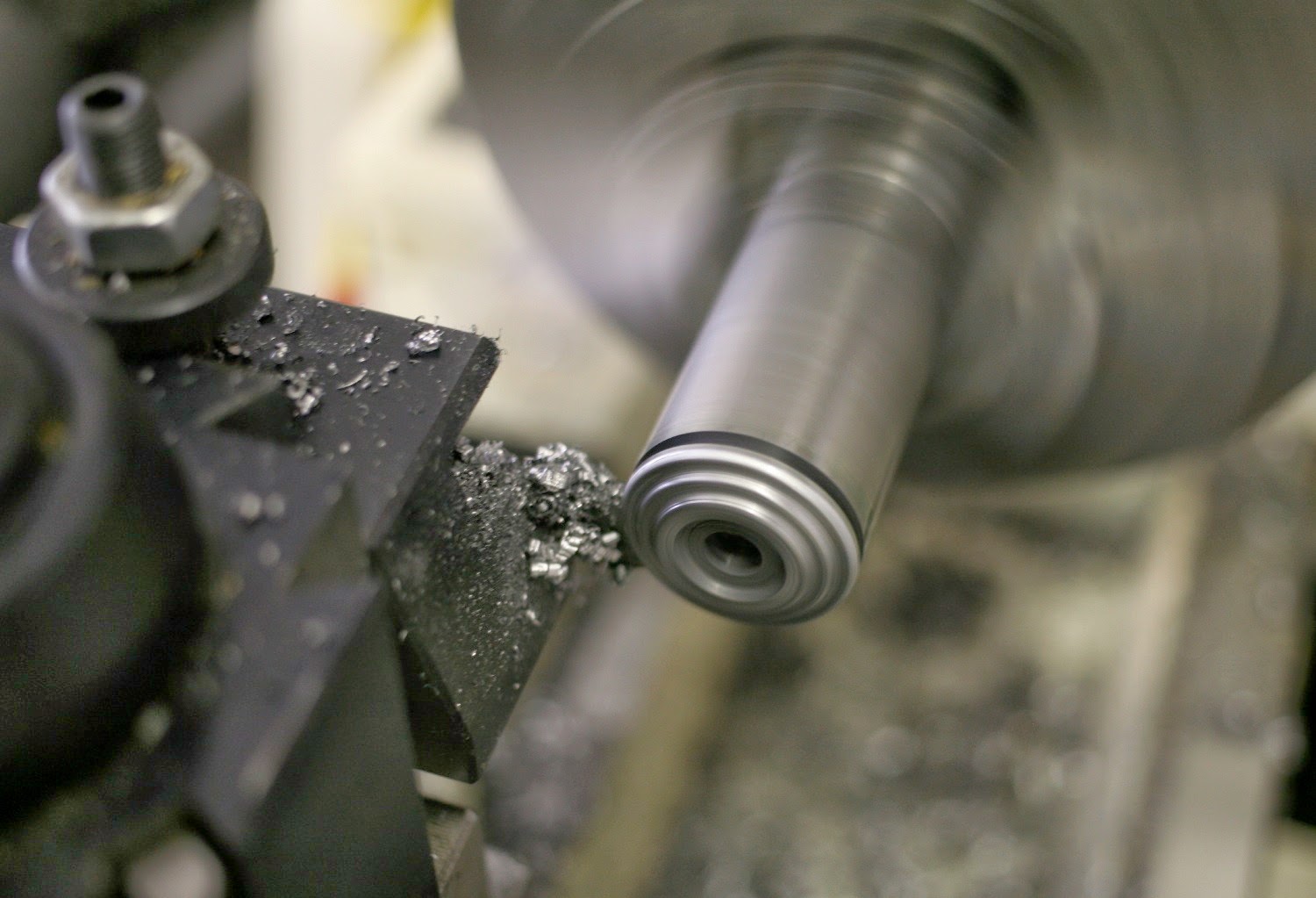 WRECKED METALS : Cutting washers on the lathe.