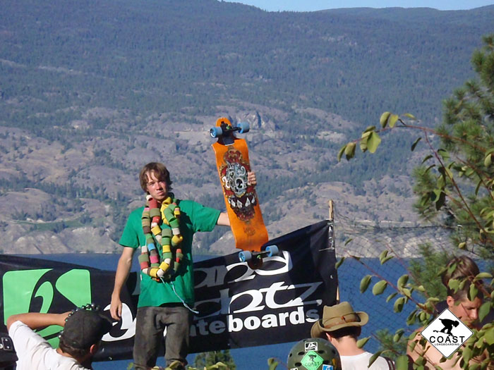 Landyachtz Scratching Post: Eh Team Owns Giants Head