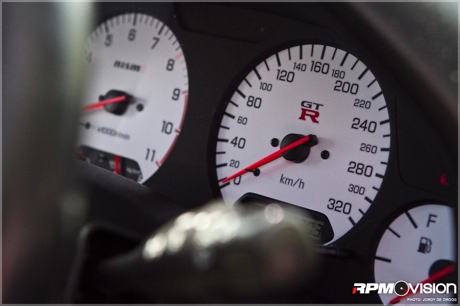 Modified Dreams: Nissan Skyline R34 GT-R Dashboard Wallpaper