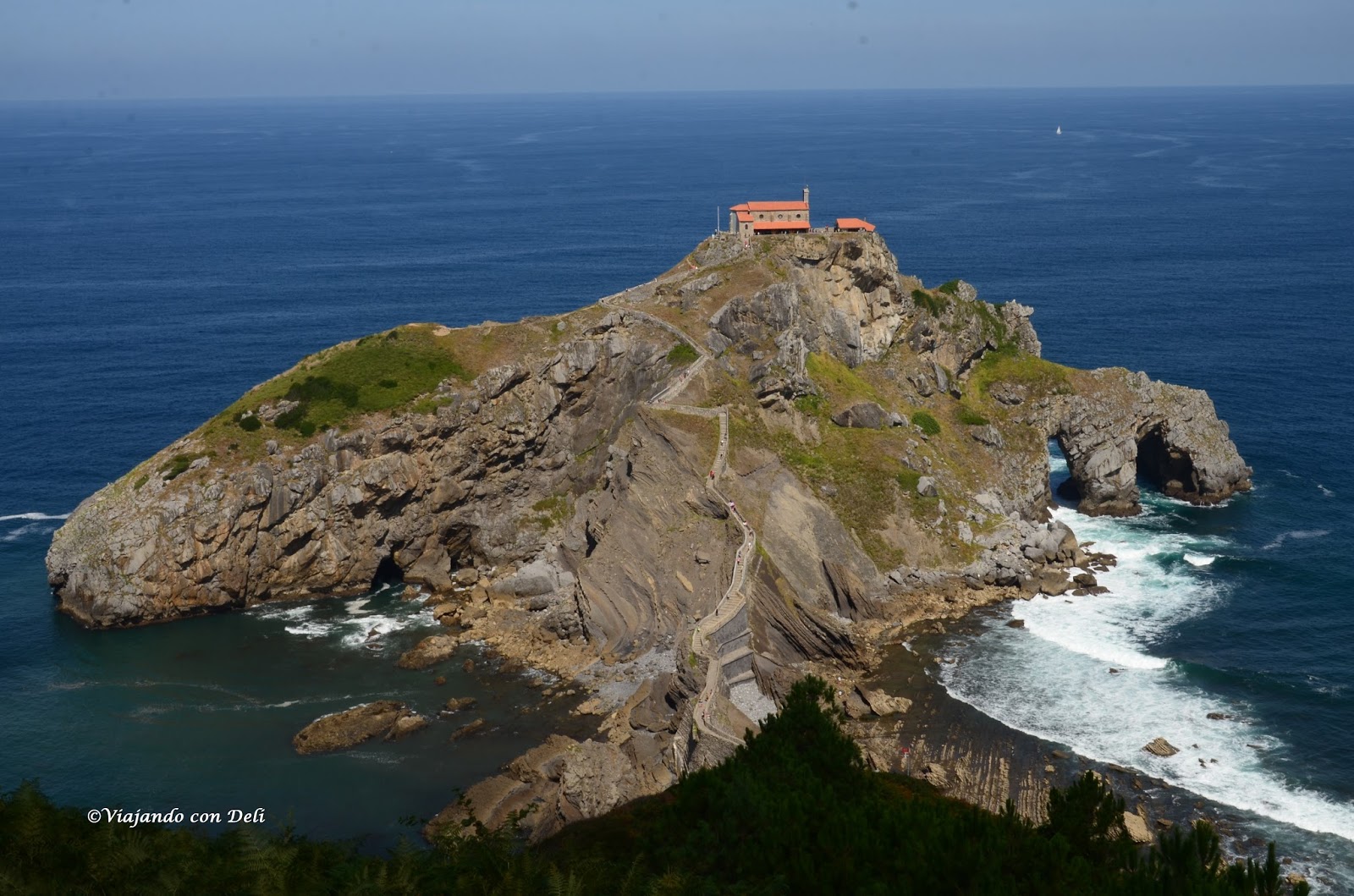 Viajando con Deli: Gaztelugatxe, el castillo de roca