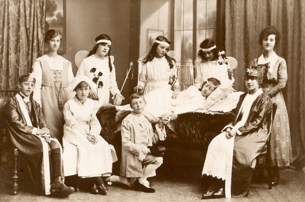 20 Vintage Photographs of Fashion and Costume from the 1910s ~ vintage ...