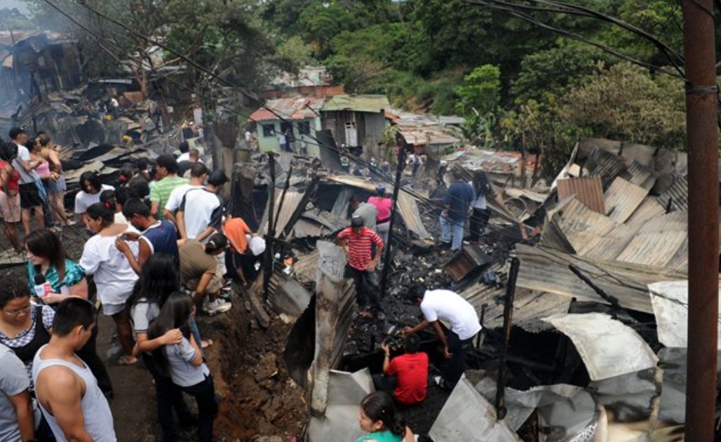 Incendio en Guarari de Heredia (2011) | Incendios en Costa Rica