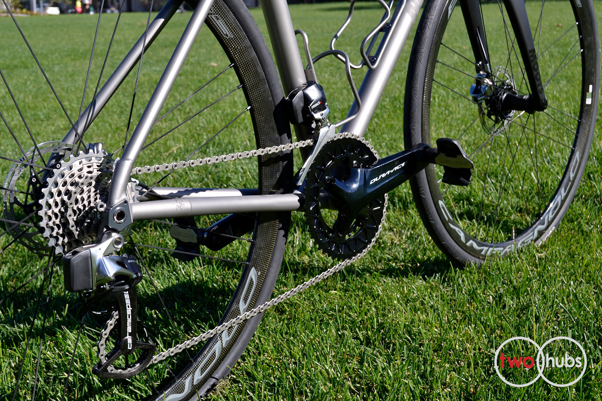 www.twohubs.com: Moots Vamoots Disc RSL SRAM eTap HRD Campagnolo Bora ...