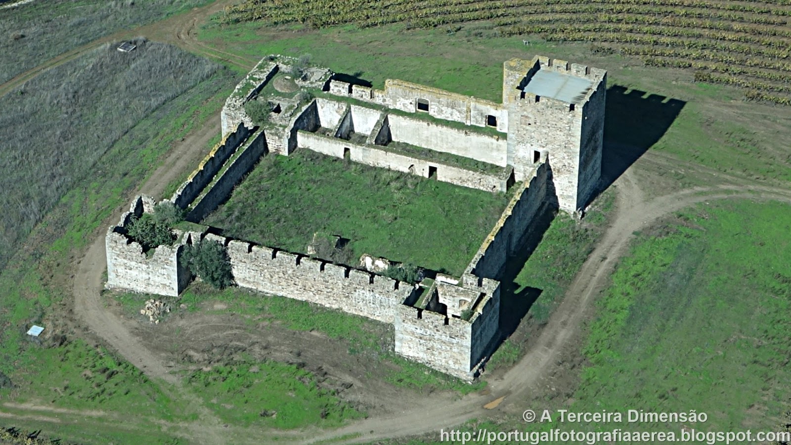 A Terceira Dimensão: Castelo de Valongo (Castelo Real de Montoito)