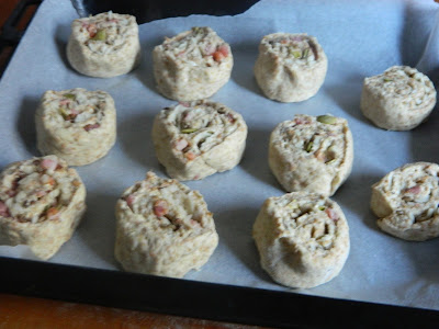 Weekend Passion: Rulouri cu cascaval, bacon si amestec de seminte