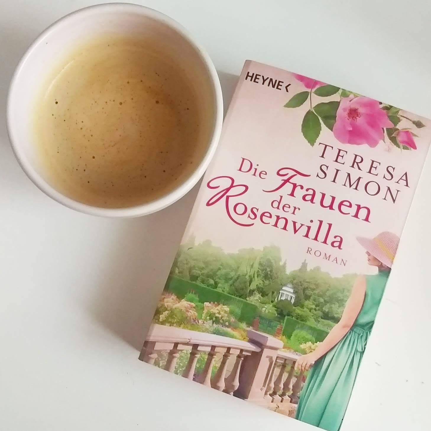 Buchstabenmagie: Die Frauen der Rosenvilla - Teresa Simon