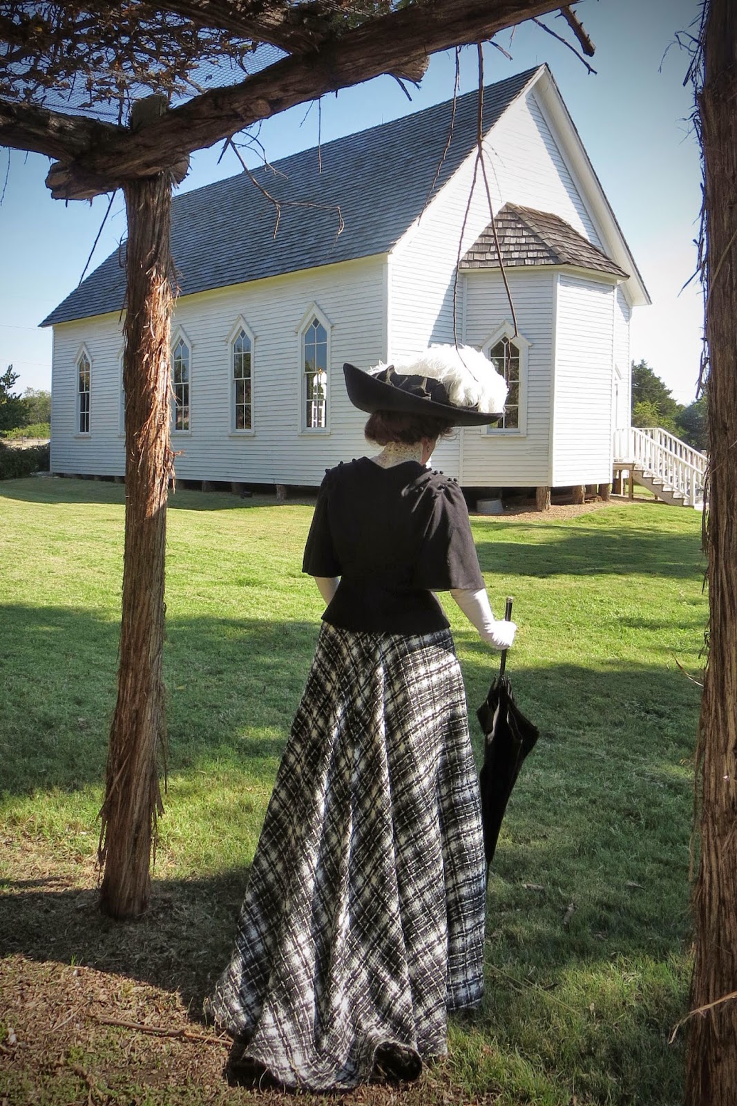 Festive Attyre: Edwardian half-mourning dress pics