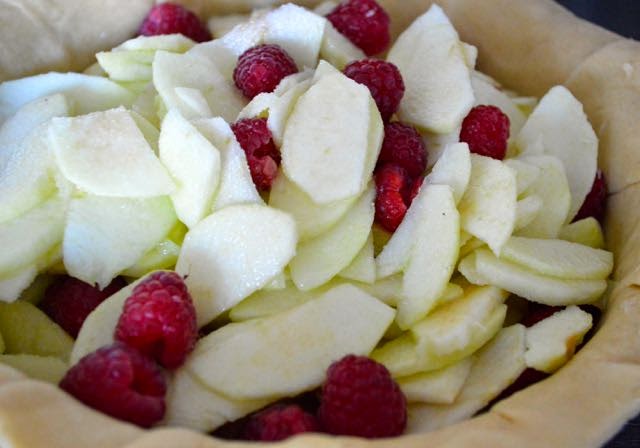 Kitchen Delights: Apple and Raspberry Pie: Recipe