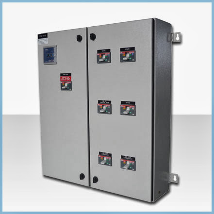 Kakilapan: Papan Suis Utama Voltan Rendah