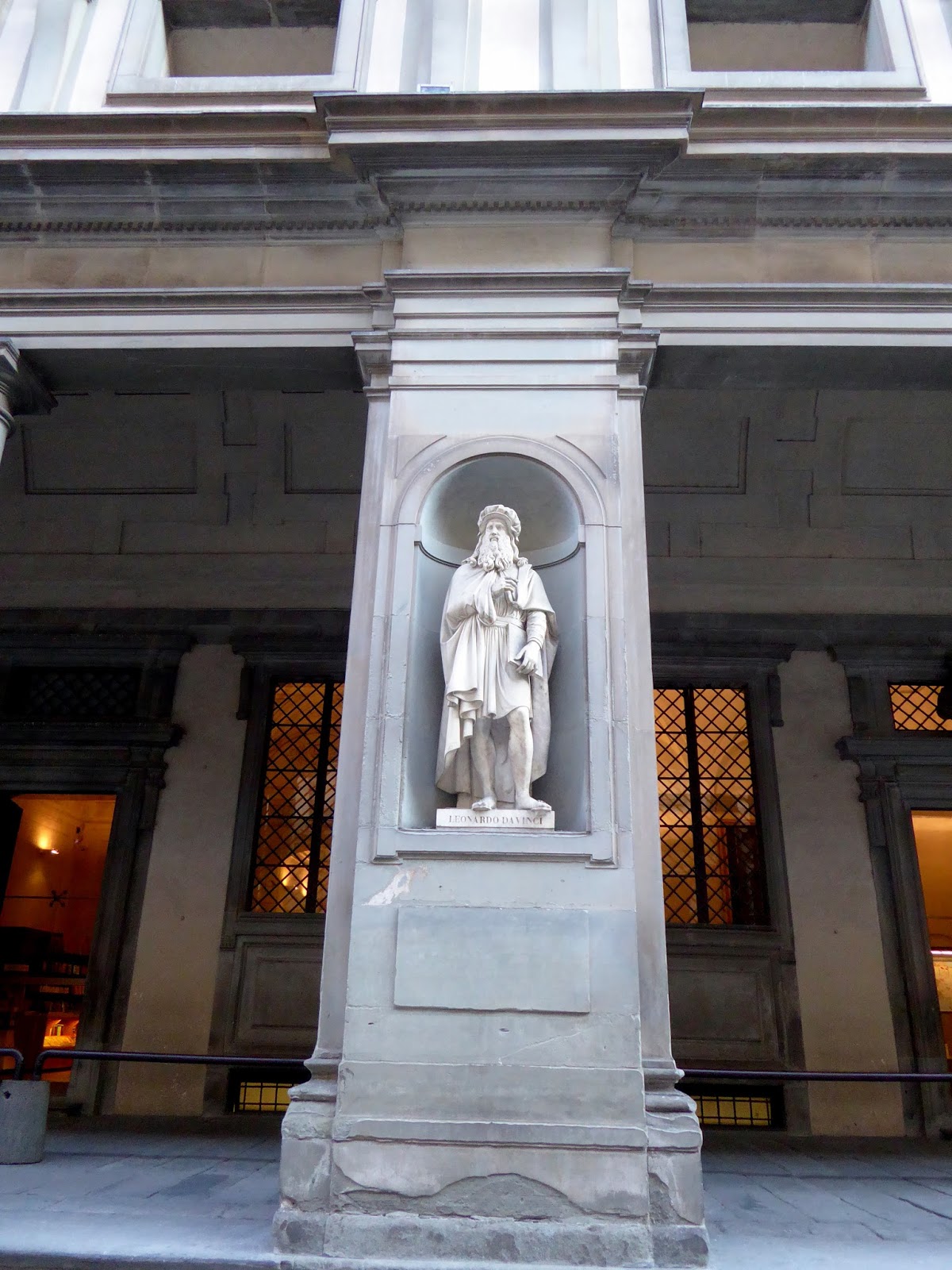 Photo-ops: Historic Figure: Leonardo da Vinci - Florence, Italy