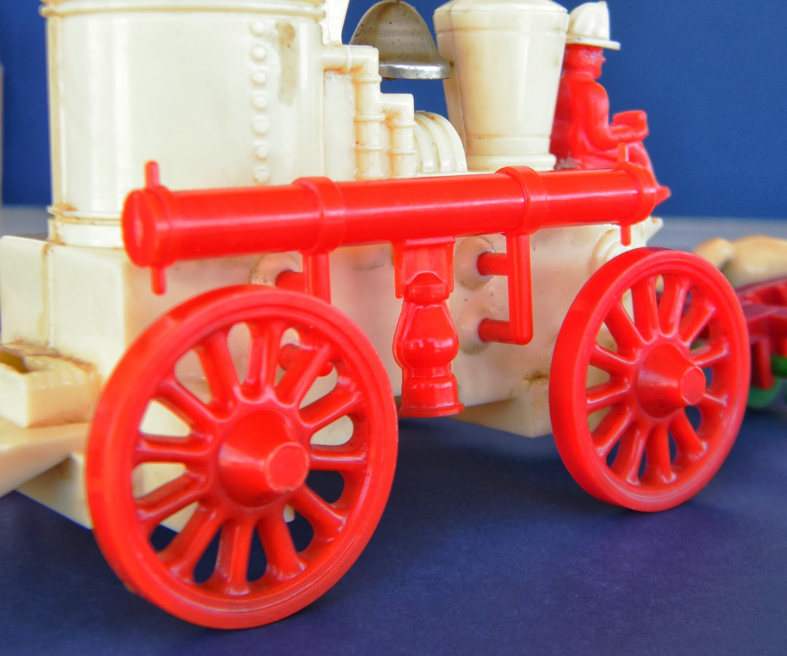Toys and Stuff: Hardy Plastic Fire Engine white-red HP