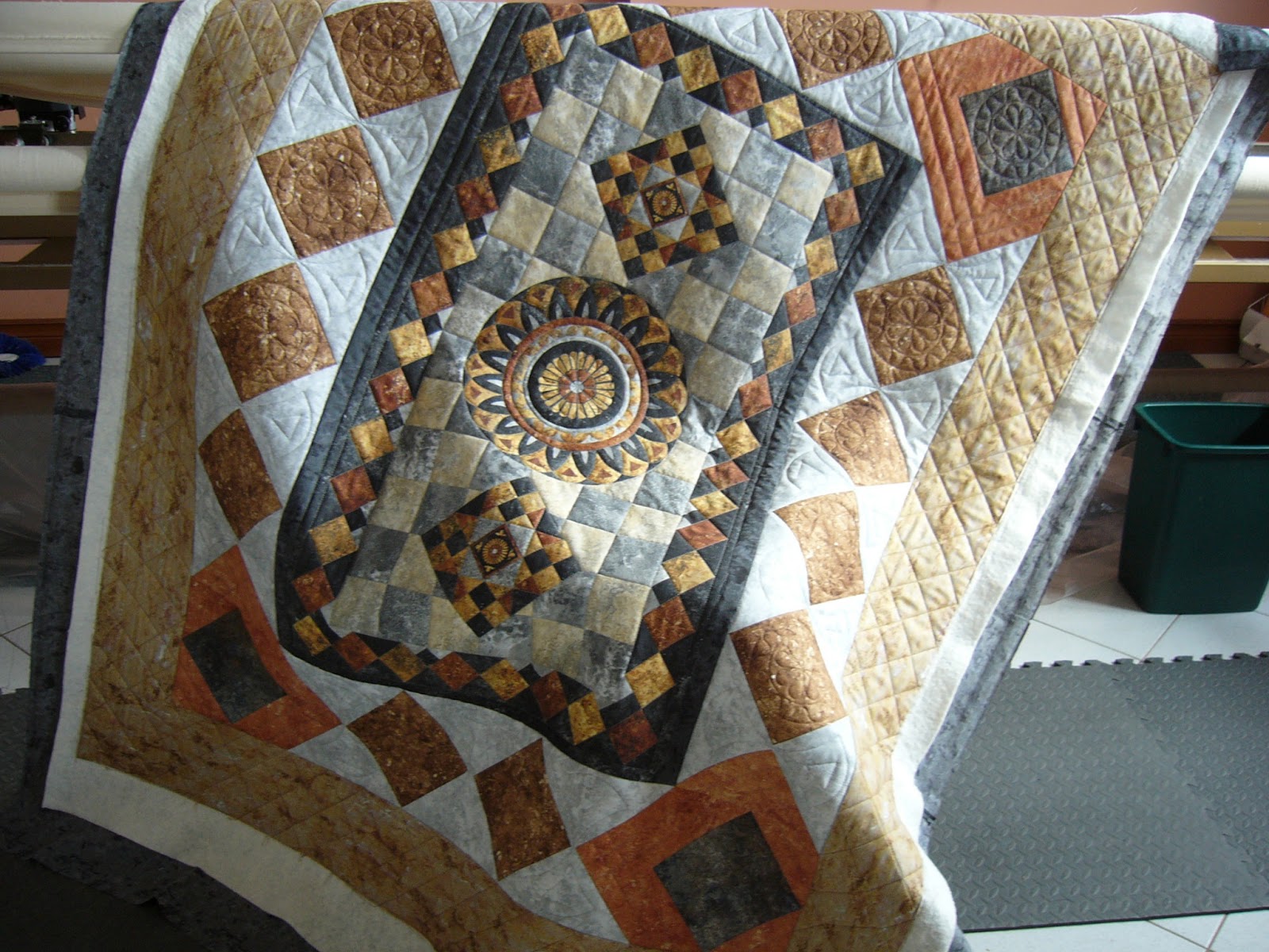 caledonia quilter: Medallion quilt