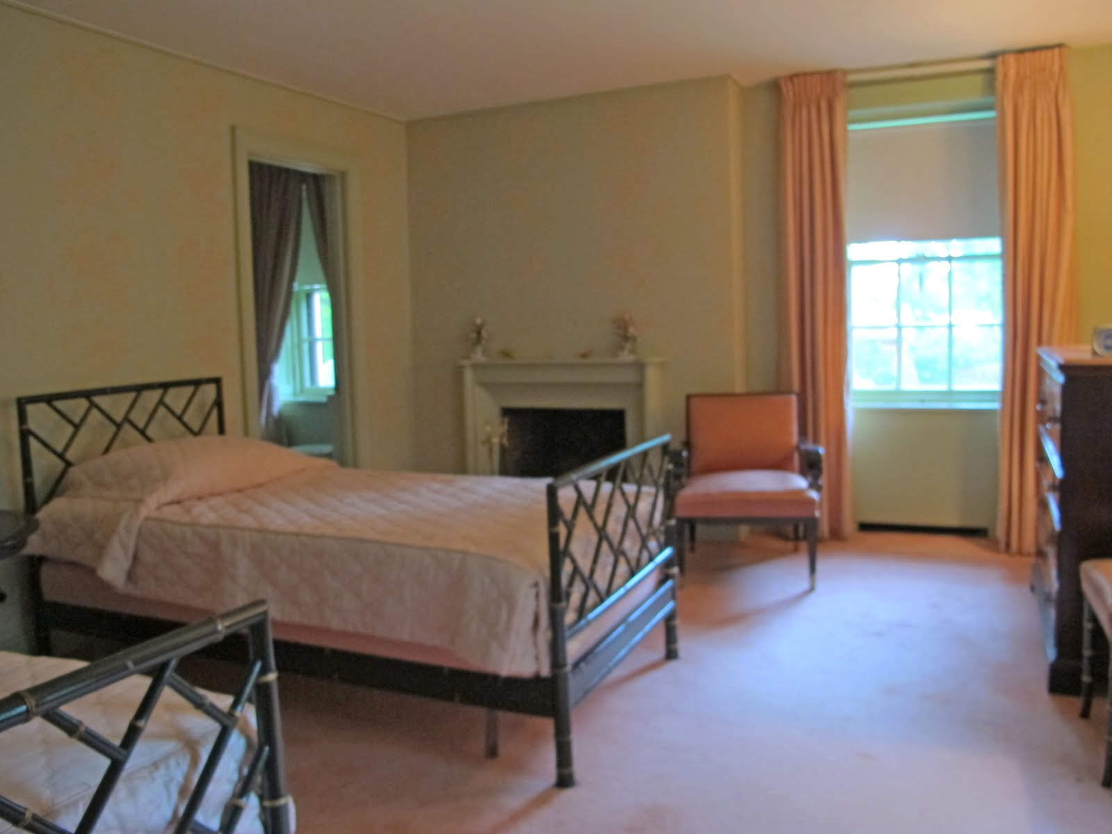 BIG OLD HOUSES: The Upper Class, between the Wars