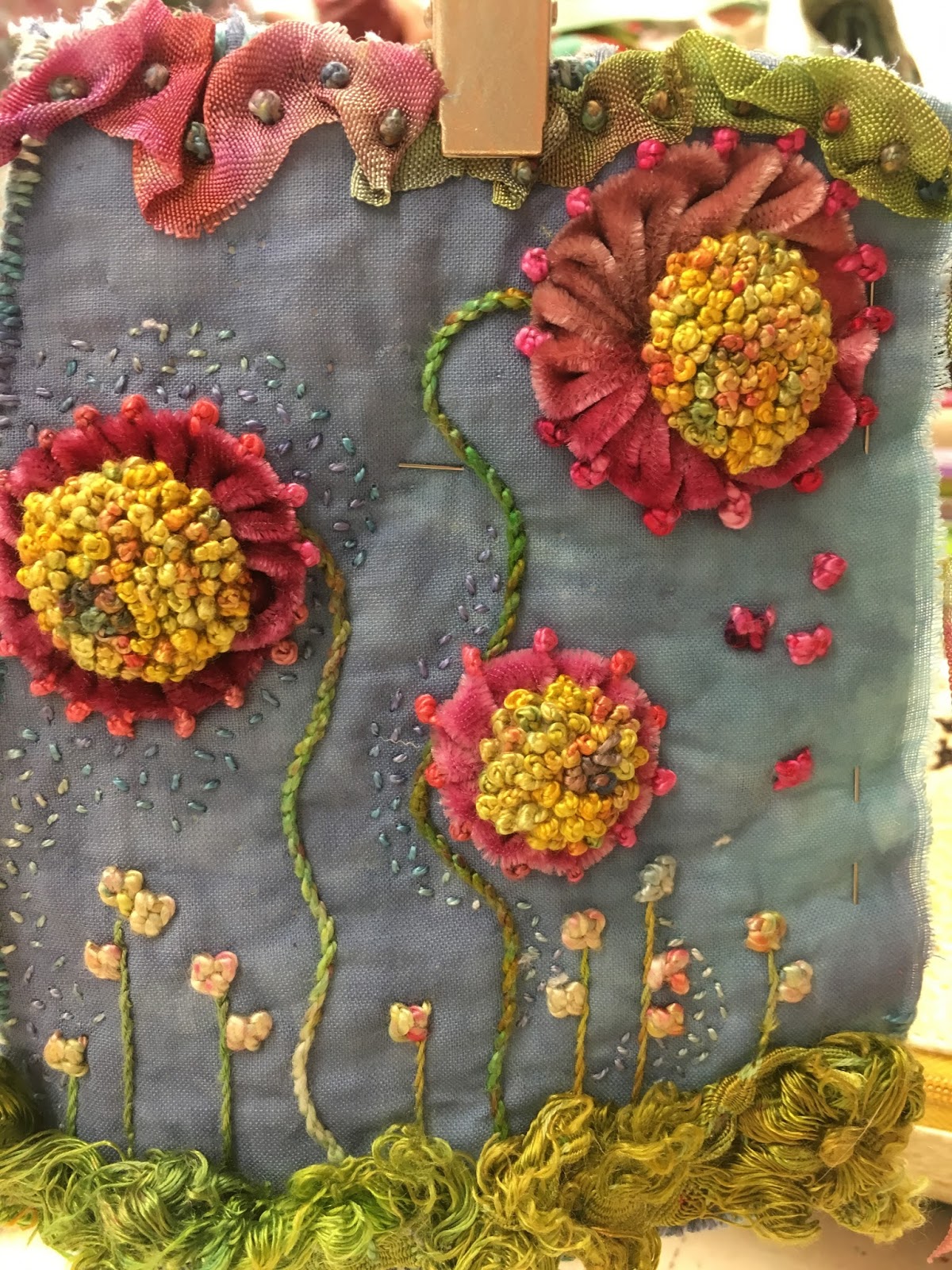 The Printed Fabric Bee: "Yo-Yo Flowers" Mini Prayer Flag - Part 2