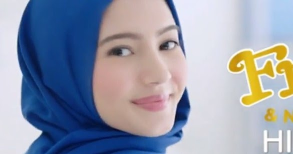 Nama Cewek Model Iklan Fres & Natural Hijab Refresh Spray