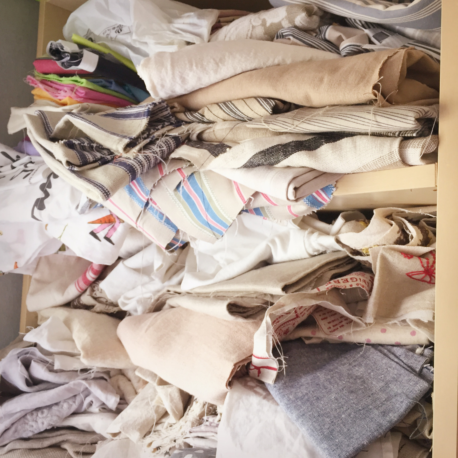 Roxy Creations: Folding fabric tutorial