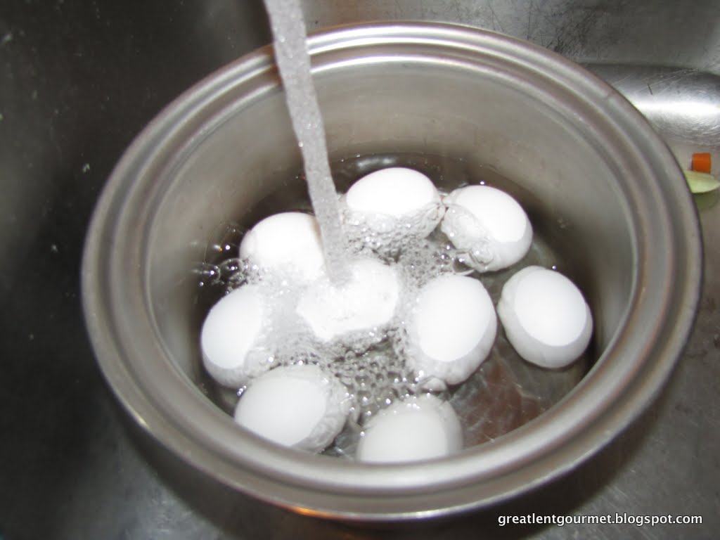 Great Lent Gourmet: Day 54: The Red Eggs, Τα Κόκκινα Αυγά