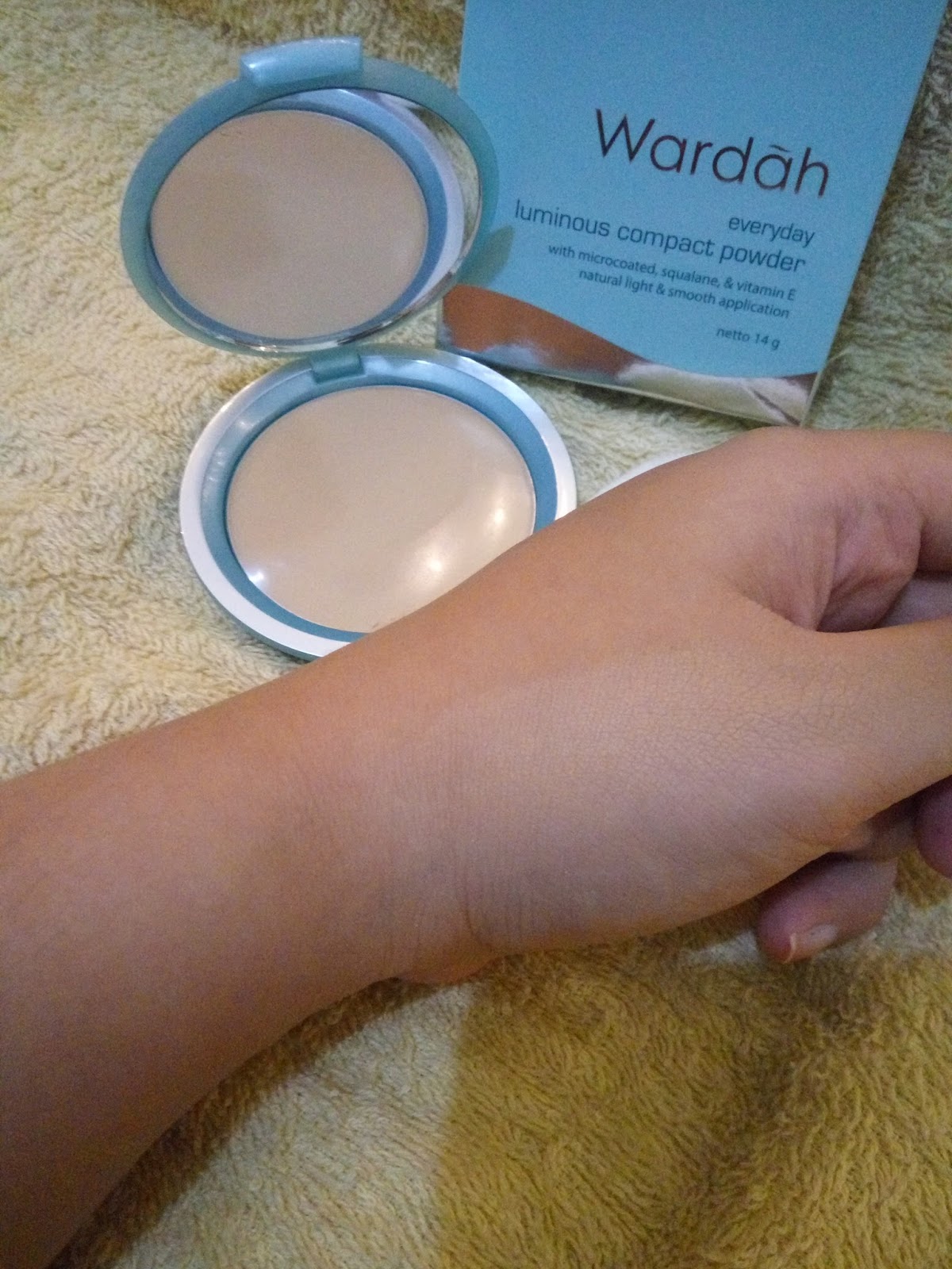 Review Wardah eeryday Lominous Compact Powder - IVORY 03 - adniledo