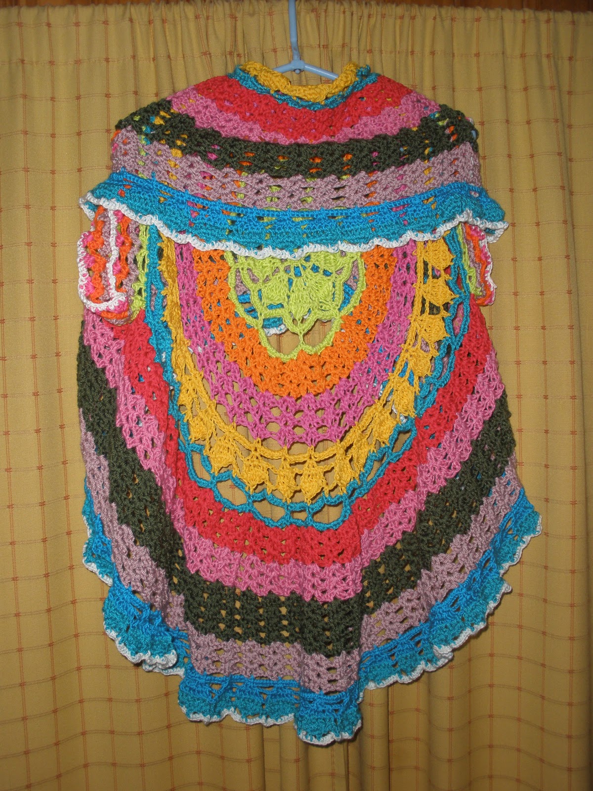 LAS VIOLETAS TEJIDOS : CHALECO CIRCULAR MULTICOLOR