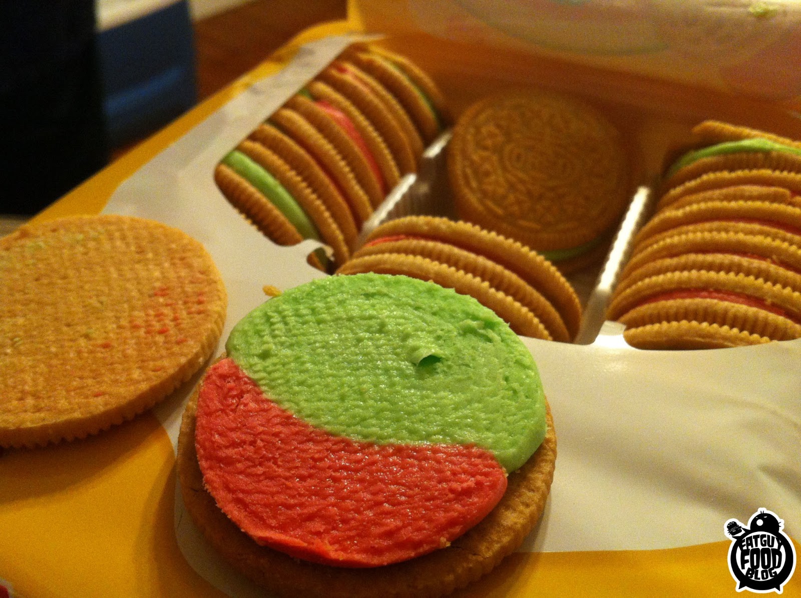 FATGUYFOODBLOG: Watermelon Oreo cookies!