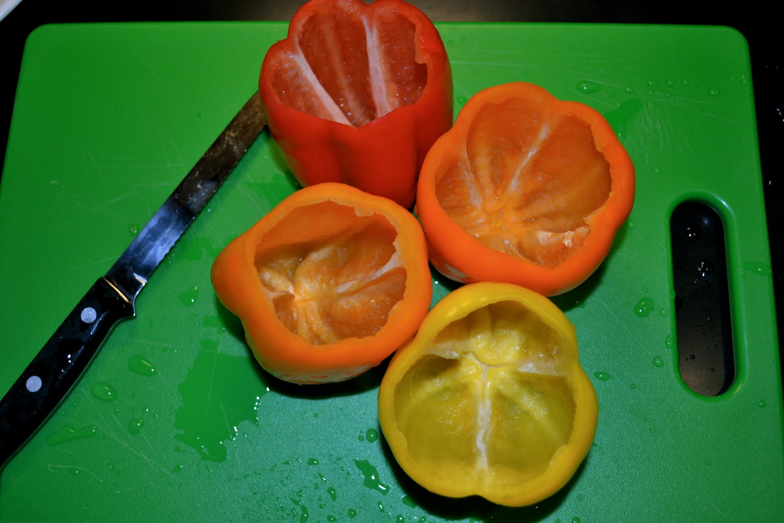 alisialynn: {Veggie} Stuffed Tri-Colored Bell Peppers