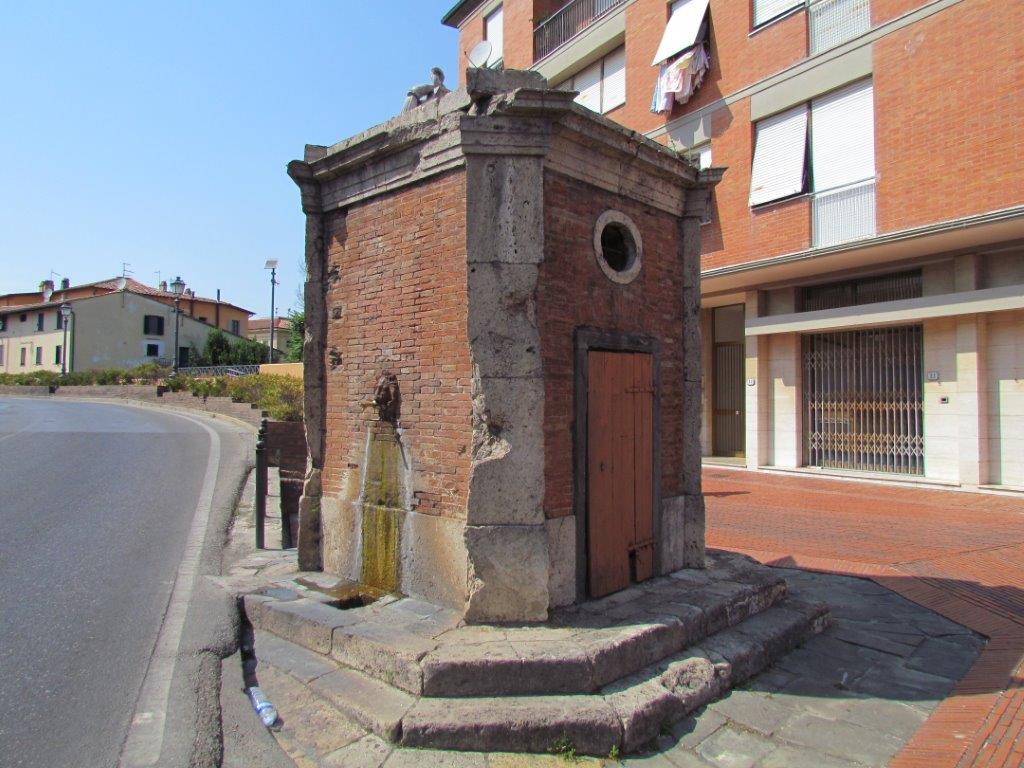 Le epigrafi storiche nascoste e non: Ponsacco. Fontana