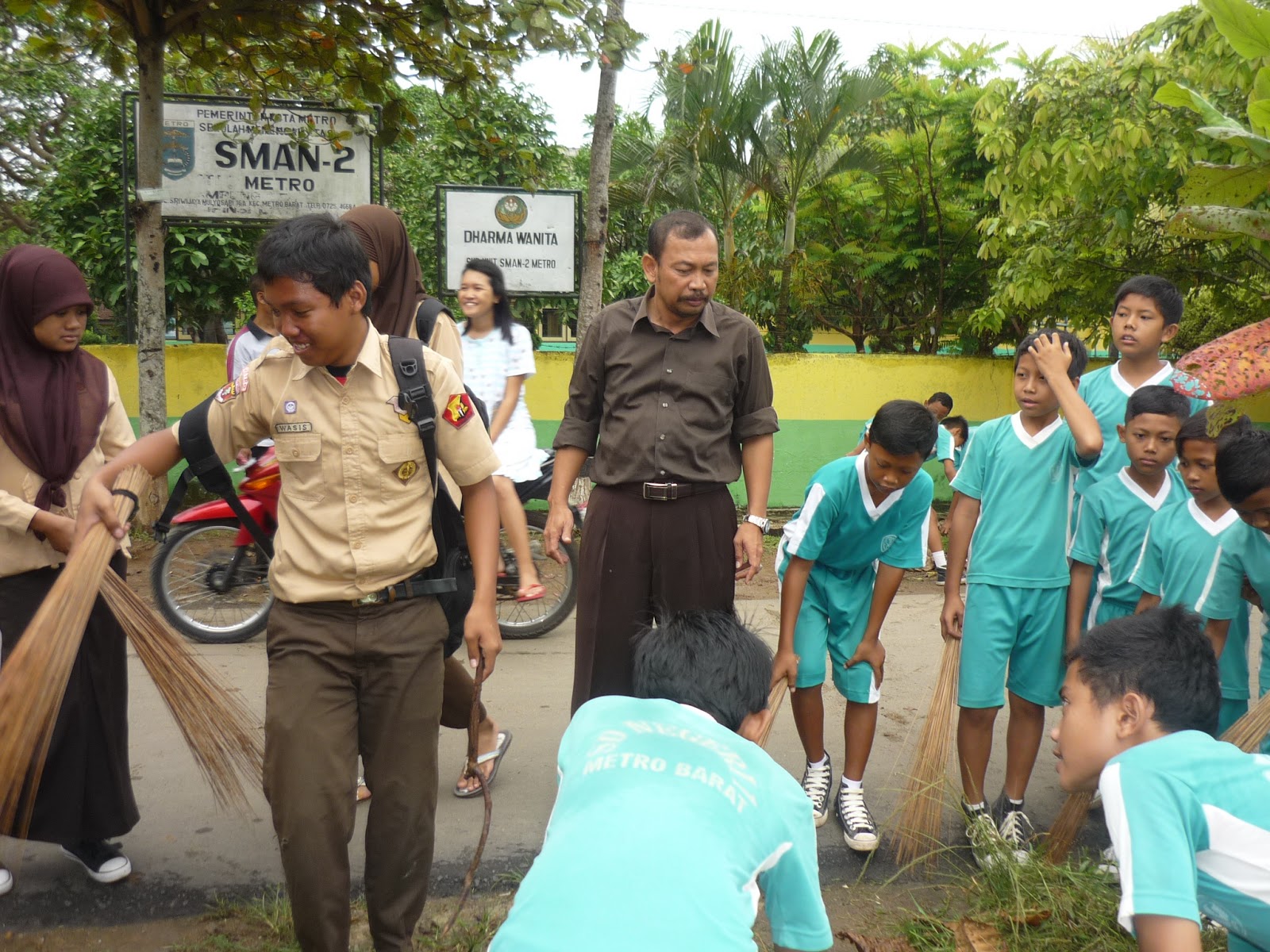 SMA N 2 METRO SEKOLAH ADIWIYATA DAN PEDULI LINGKUNGAN. :: Save Earth