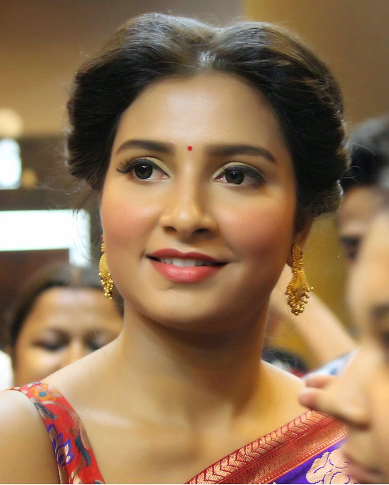 Spark Movie Fame Actress Subhasree Ganguly Images And HD Wallpapers ...