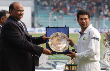 OMGSACHIN: Photos: Sachin Tendulkar Awards And Trophies