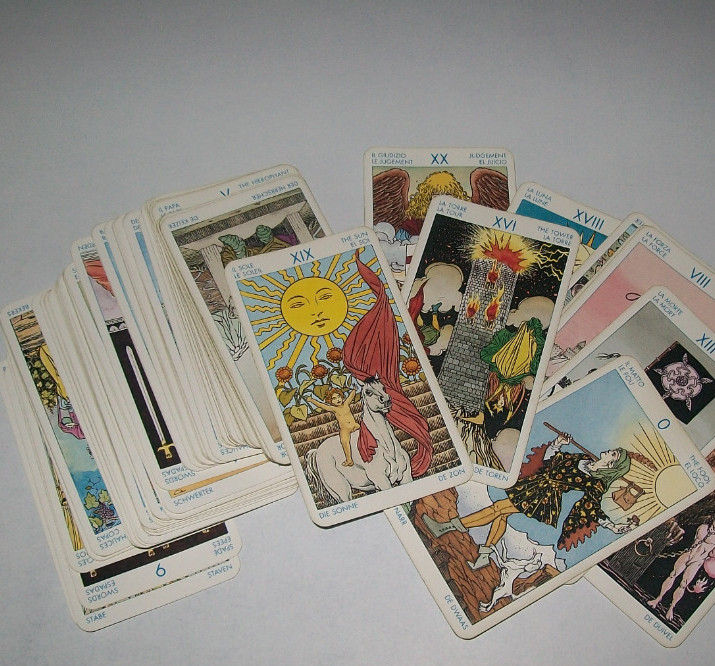 LA PUERTA DEL TAROT: PRACTICANDO CON LA TIRADA DE CLEMENTINE