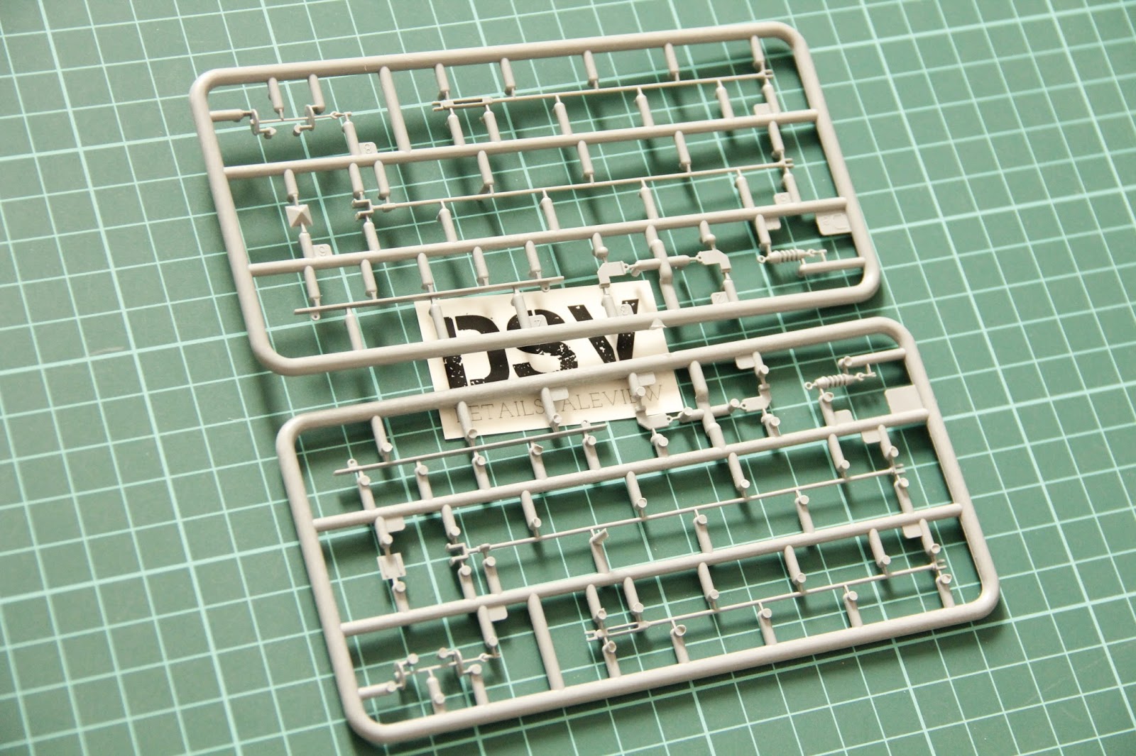 Miniart 1/35 Railroad Power Poles and Lamps (35570) - DetailScaleView