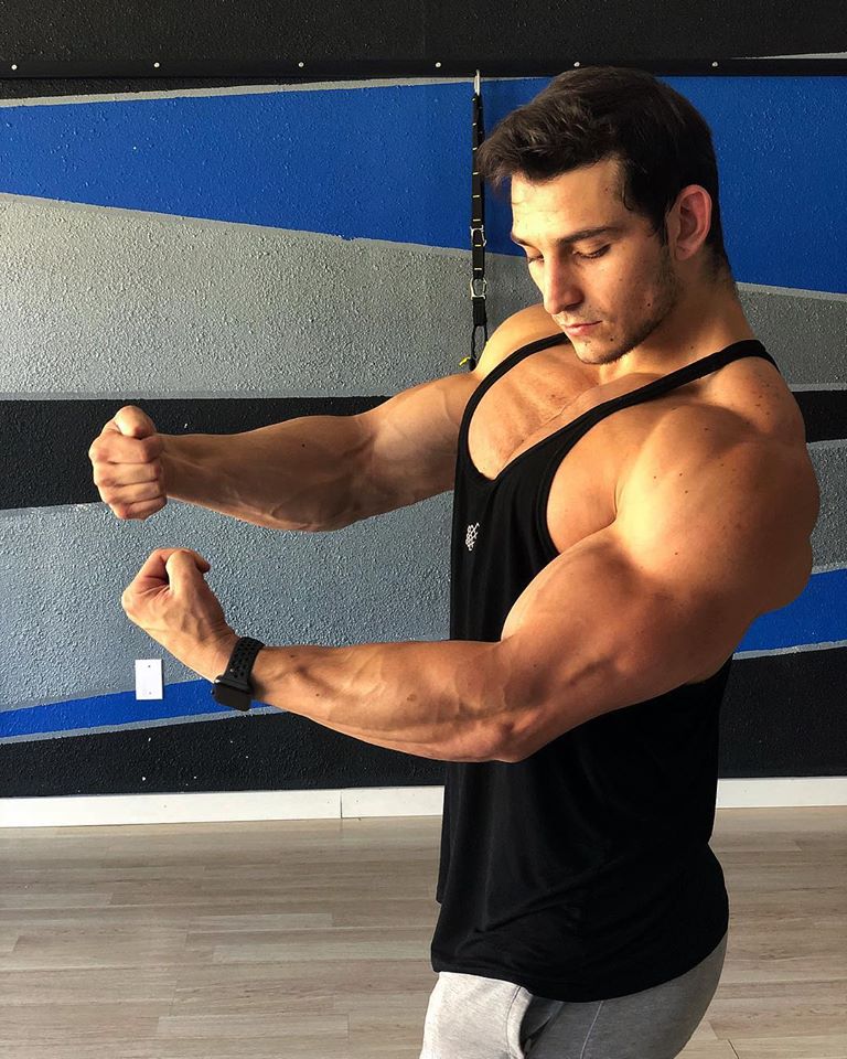 the beauty of male muscle: Justin