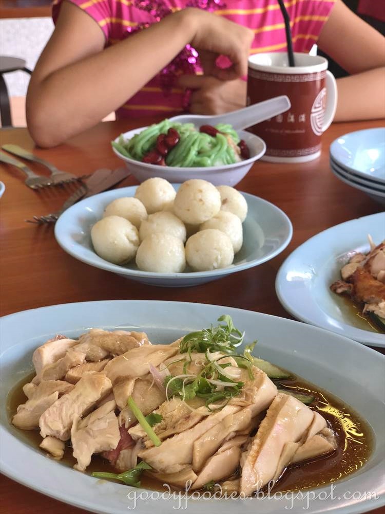 GoodyFoodies: Restoran Famosa Chicken Rice Ball: A Must-Try in Melaka