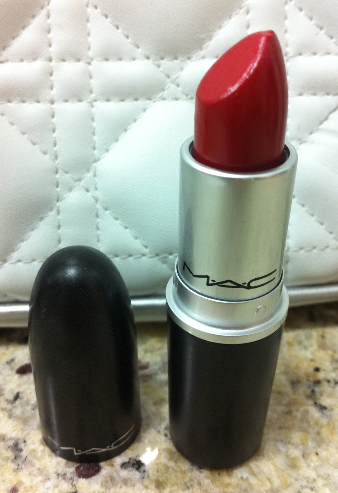 Beauty In Luv: BATOM MAC BRAVE RED