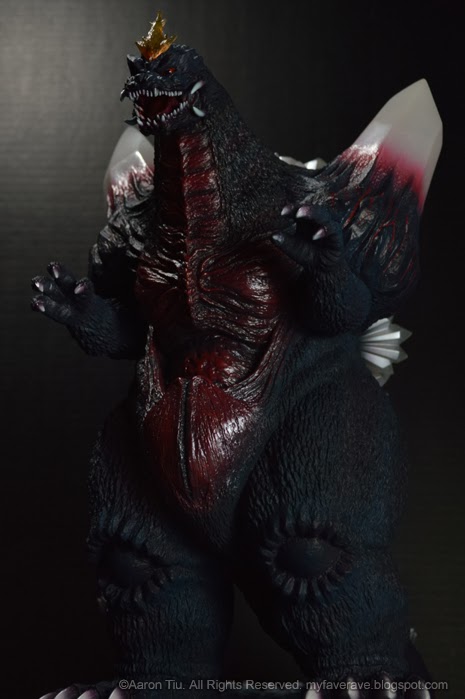 The Rave Corner: X-Plus Toho 30cm Series SpaceGodzilla Figure Review