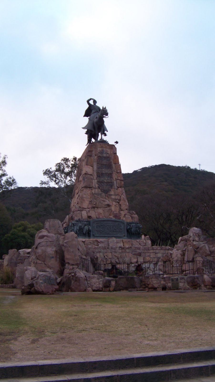 Viaje al Norte 2011: Monumento a Guemes II