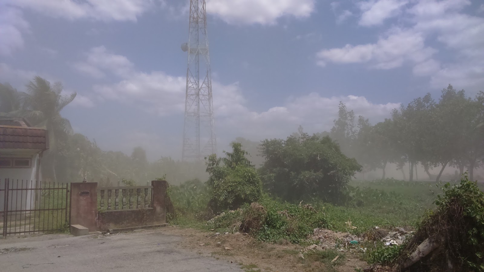 madisyak.blogspot: NIKMAT PEMBANGUNAN: KAMI MAKAN HABUK DAN DEBU