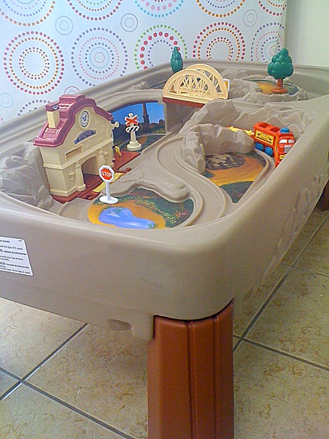 Kids Grow!: Step 2 Action Train Table